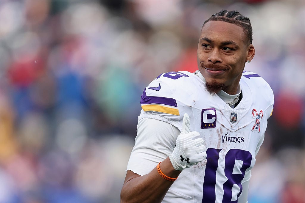 Justin Jefferson Breaks Randy Moss’ Longstanding Receiving Record in ...